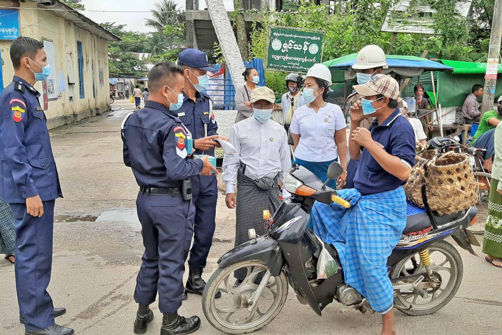 ညောင်တုန်းမြို့နယ်၌ ပြည်သူများ နှာခေါင်းစည်း Mask တပ်ဆင်၍ သွားလာစေရန